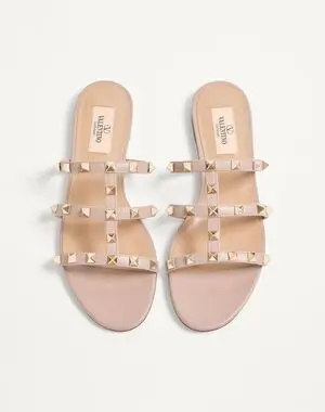 Valentino Garavani Rockstud Flat Slide Sandals - Poudre