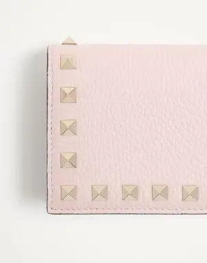 Valentino Garavani Small Rockstud Grainy Calfskin Wallet - Pink