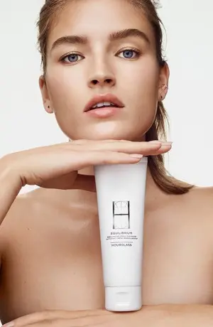 HOURGLASS Equilibrium™ Rebalancing Cream Cleanser - No Color