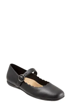 Trotters Scalloped Flats For Women
