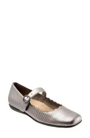 Trotters Scalloped Flats For Women