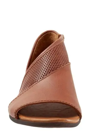 BUENO Tahiti Half D'orsay Sandal
