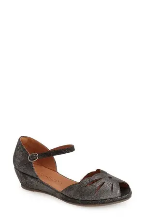Women's Buckle Sandals
