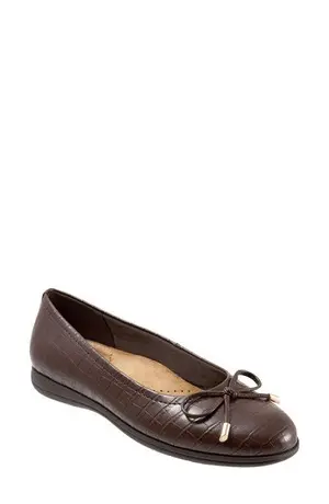 Trotters Round Toe Flats For Women