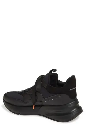 Alexander McQueen Alexander Runner Sneaker - Black/black/silver