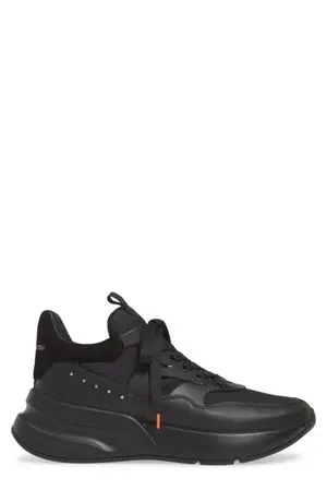 Alexander McQueen Alexander Runner Sneaker - Black/black/silver