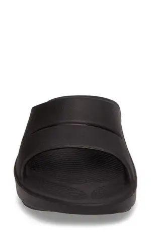 OOFOS Gender Inclusive Ooaahh Slide Sandal - Black