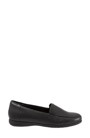 Trotters Deanna Flat Loafer