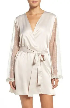 Flora Nikrooz Showstopper Robe - Champagne