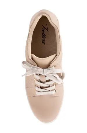 Trotters Adore Leather Sneaker