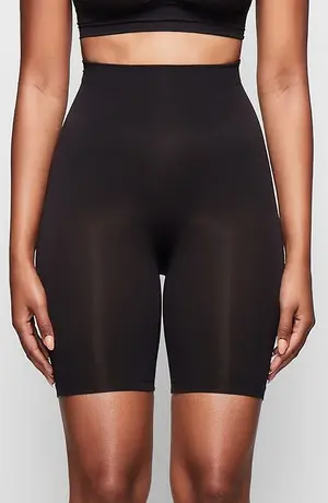 SKIMS Plus Size   Sculpting Mid Thigh Shorts Onyx