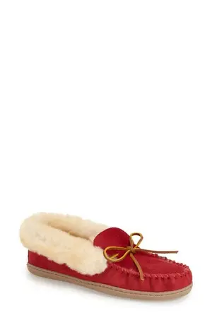 Minnetonka Alpine Shearling Slipper - Red Suede
