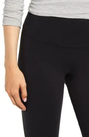 Lyssé Ntials Flattering Crop Leggings
