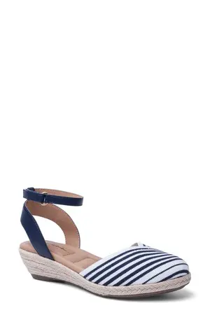 Me Too Me Too Nikkie Espadrille Wedge Navy / White Fabric