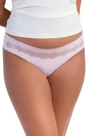 Uwila Warrior Soft Seamless Thong With Lace - Rose Quartz
