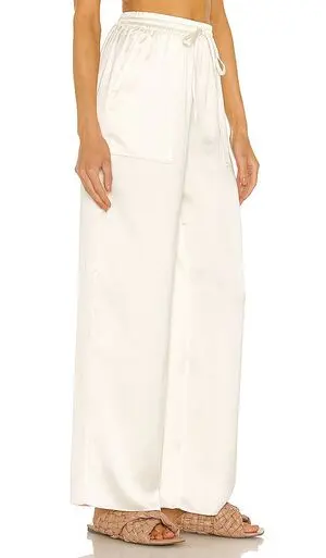 L'academie Corrine Pant