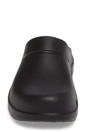 OOFOS Oocloog Clogs