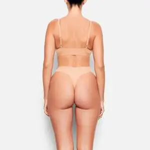 SKIMS Triangle Bralette | Medium Neutral | | Fits Everybody - Ochre