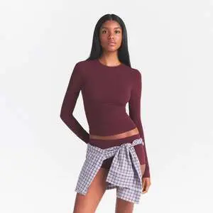 SKIMS Fits Everybody Long Sleeve T-Shirt Currant