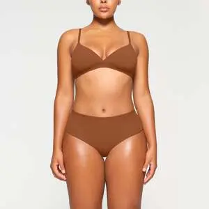 SKIMS Fits Everybody Crossover Bralette Bronze