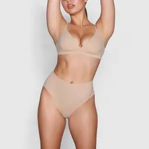 SKIMS Crossover Bralette | Medium Neutral | | Fits Everybody - Clay