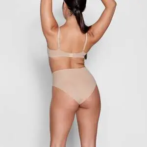 SKIMS Crossover Bralette | Medium Neutral | | Fits Everybody - Clay