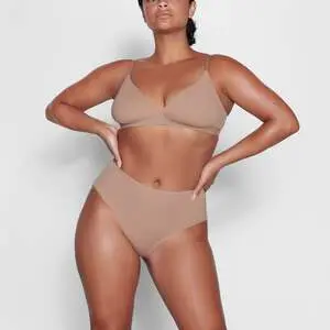 SKIMS Crossover Bralette | Medium Neutral | | Fits Everybody - Sienna