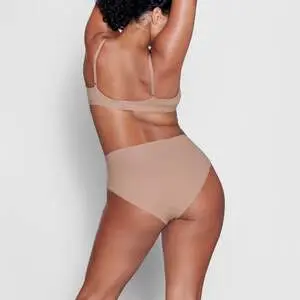 SKIMS Crossover Bralette | Medium Neutral | | Fits Everybody - Sienna