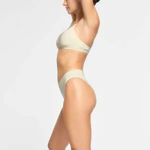 SKIMS Cheeky Tanga - Bone