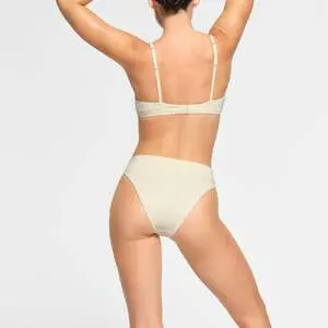 SKIMS Cheeky Tanga - Bone