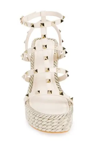 Valentino Garavani Rockstud Torchon Wedge Sandal - Light Ivory