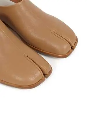MAISON MARGIELA Tabi Leather Babouche Shoes - Brown