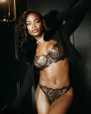 SKARLETT BLUE Entice Lace Balconette Bra Black/rose