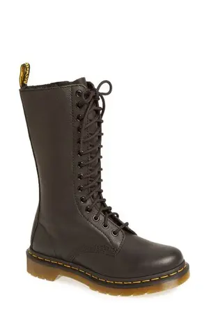 Dr. Martens 1b99 Leather Boots