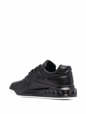 Valentino Garavani Roman Stud Low-top Sneakers - Black