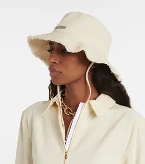Jacquemus Le Bob Artichaut Bucket Hat - White