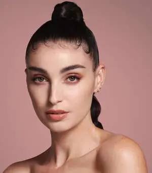 HUDA BEAUTY Fauxfilter Luminous Matte Liquid Foundation