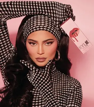 KYLIE COSMETICS Matte Lip Kit - Red