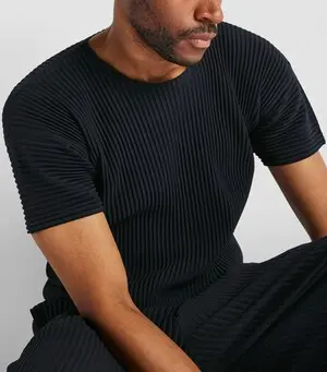 Issey Miyake Pleated T-shirt - Navy