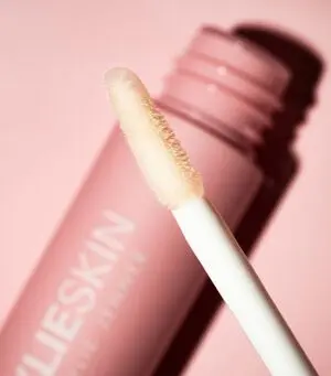 KYLIE COSMETICS Clear Complexion Correction Stick