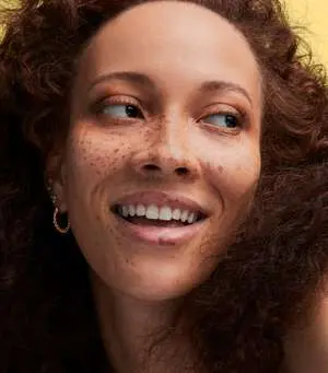 MAC COSMETICS Studio Radiance Face And Body Foundation