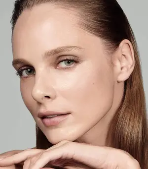 Estée Lauder Futurist Hydra Rescue Moisturising Foundation Spf 45 - Ivory