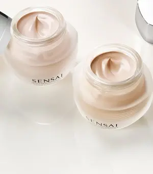SENSAI Cellular Performance Cream Foundation