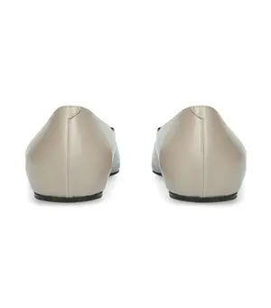 ROGER VIVIER Quadrata Trompette Leather Flats - Beige