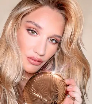 Charlotte Tilbury Airbrush Bronzer - Brown