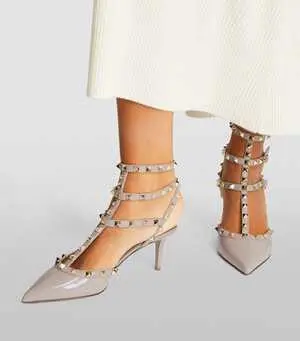 Valentino Garavani Leather Rockstud Pumps - Nude