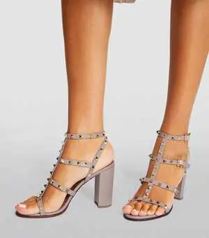Valentino Garavani Rockstud Block Heel Sandals - Nude