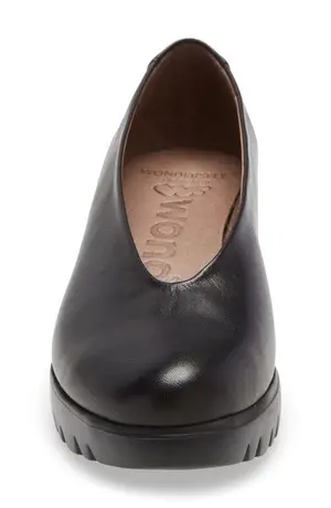 WONDERS Lightweight Wedge Pump - Black Smooth Leather