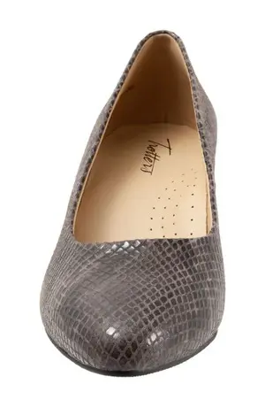 Trotters Kari Pointy Toe Pump