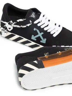 Off-White Vulcanized Low-top Sneakers - Black
